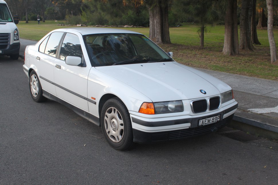 BMW 3 Series Sedan (E36) 318i (115 Hp)